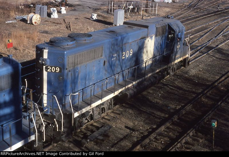 B&M 209(GP38-2)